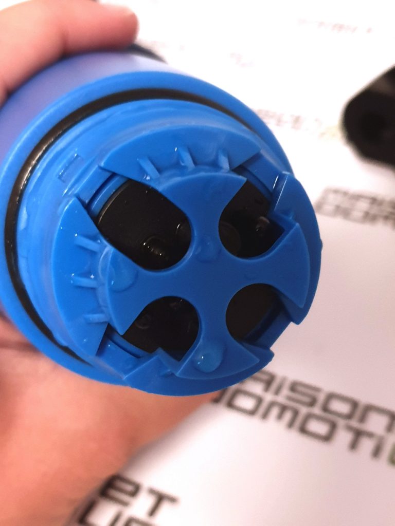 Blue Connect Plus: l'analyseur de piscine connecté pour se simplifier ...