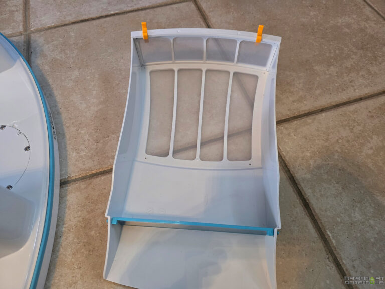 Test Maytronics Dolphin Skimmi : le robot solaire qui nettoie la ...