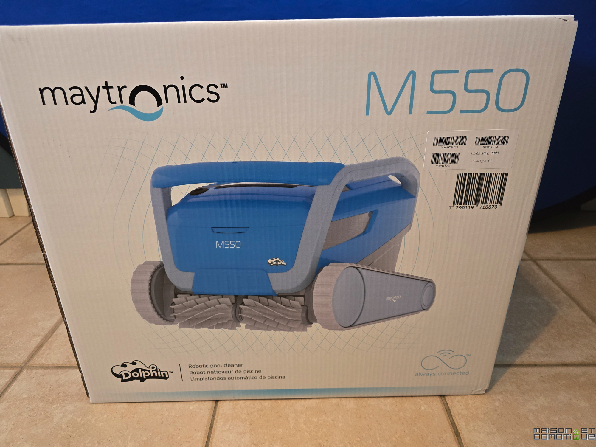 Test Maytronics Dolphin M550 : le super-héros de votre piscine ...