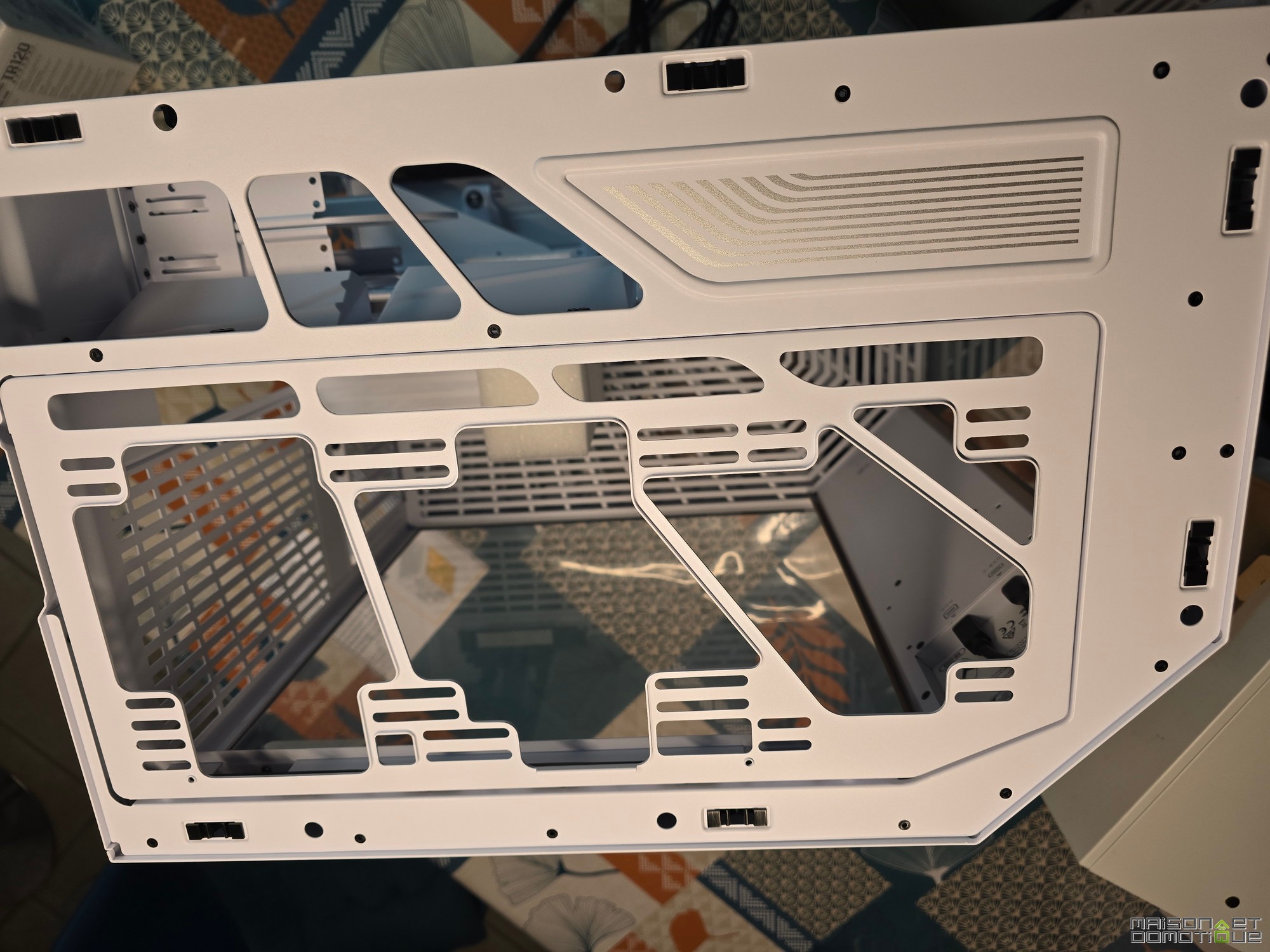 My new Gamer setup based on the Hyte Y70 Touch and NZXT Kraken Elite ...