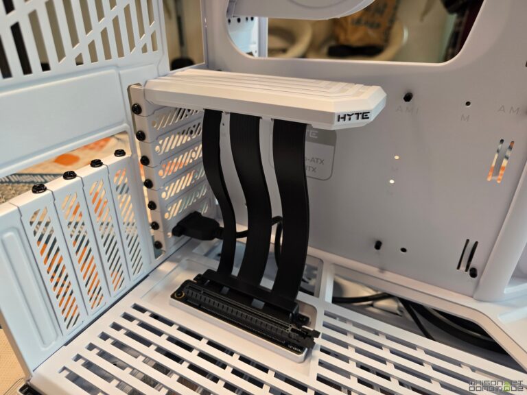 My new Gamer setup based on the Hyte Y70 Touch and NZXT Kraken Elite ...