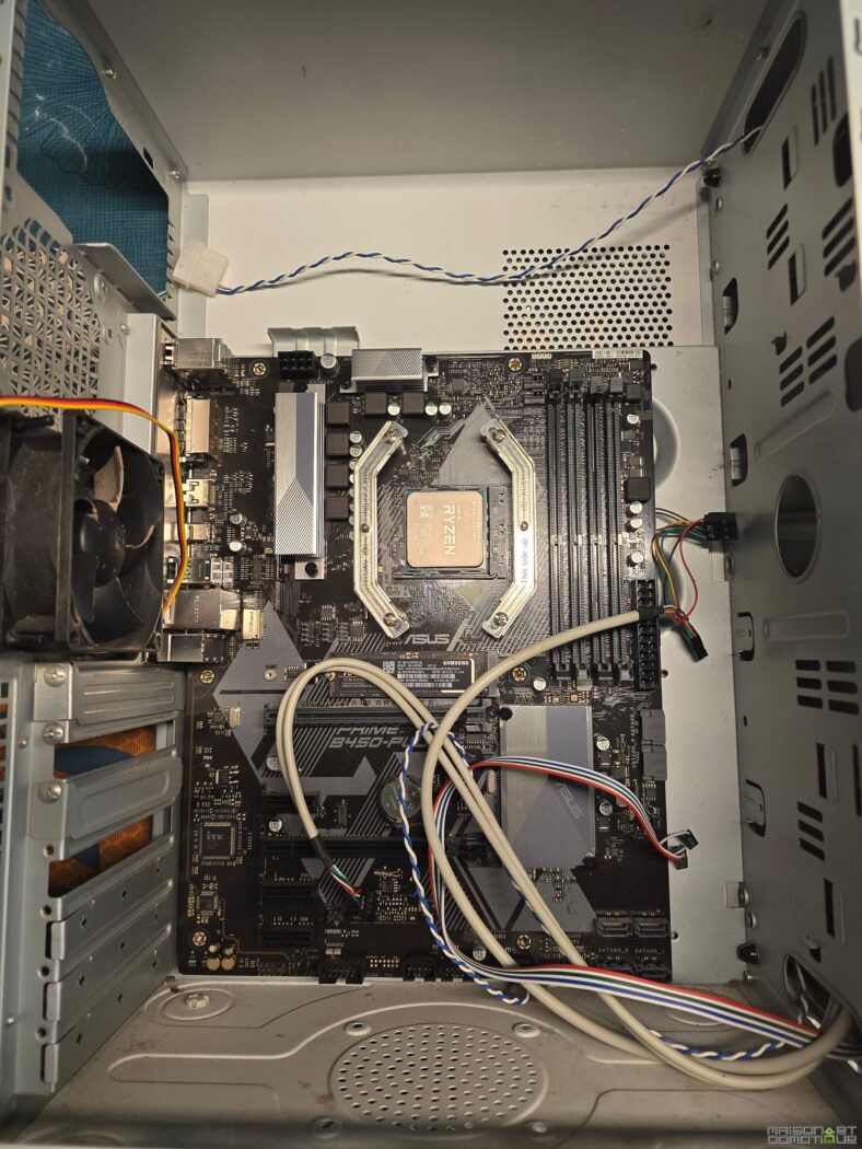 My new Gamer setup based on the Hyte Y70 Touch and NZXT Kraken Elite ...