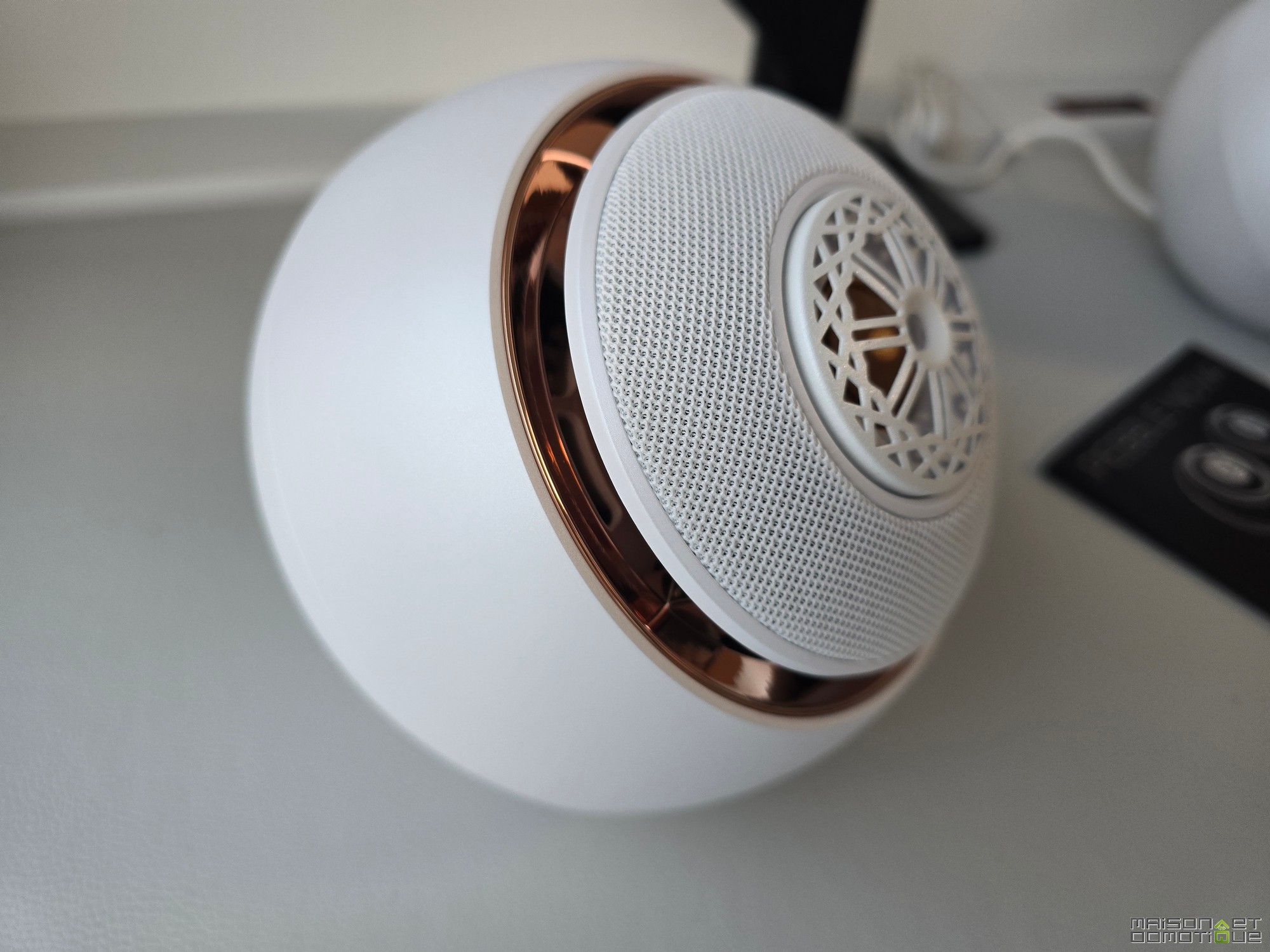 Creative Pebble Nova 测试：宇宙设计与强劲低音，为您的设置增光添彩 - Maison et Domotique