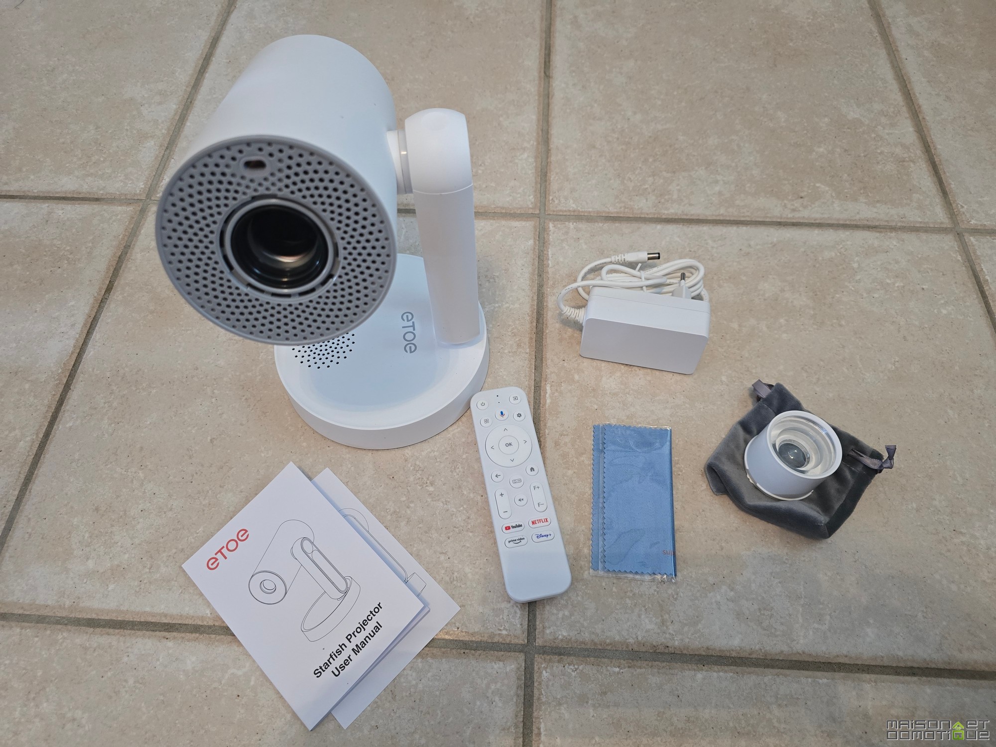 Test ETOE Starfish : entre lampe design, Android TV et cinéma sous la ...