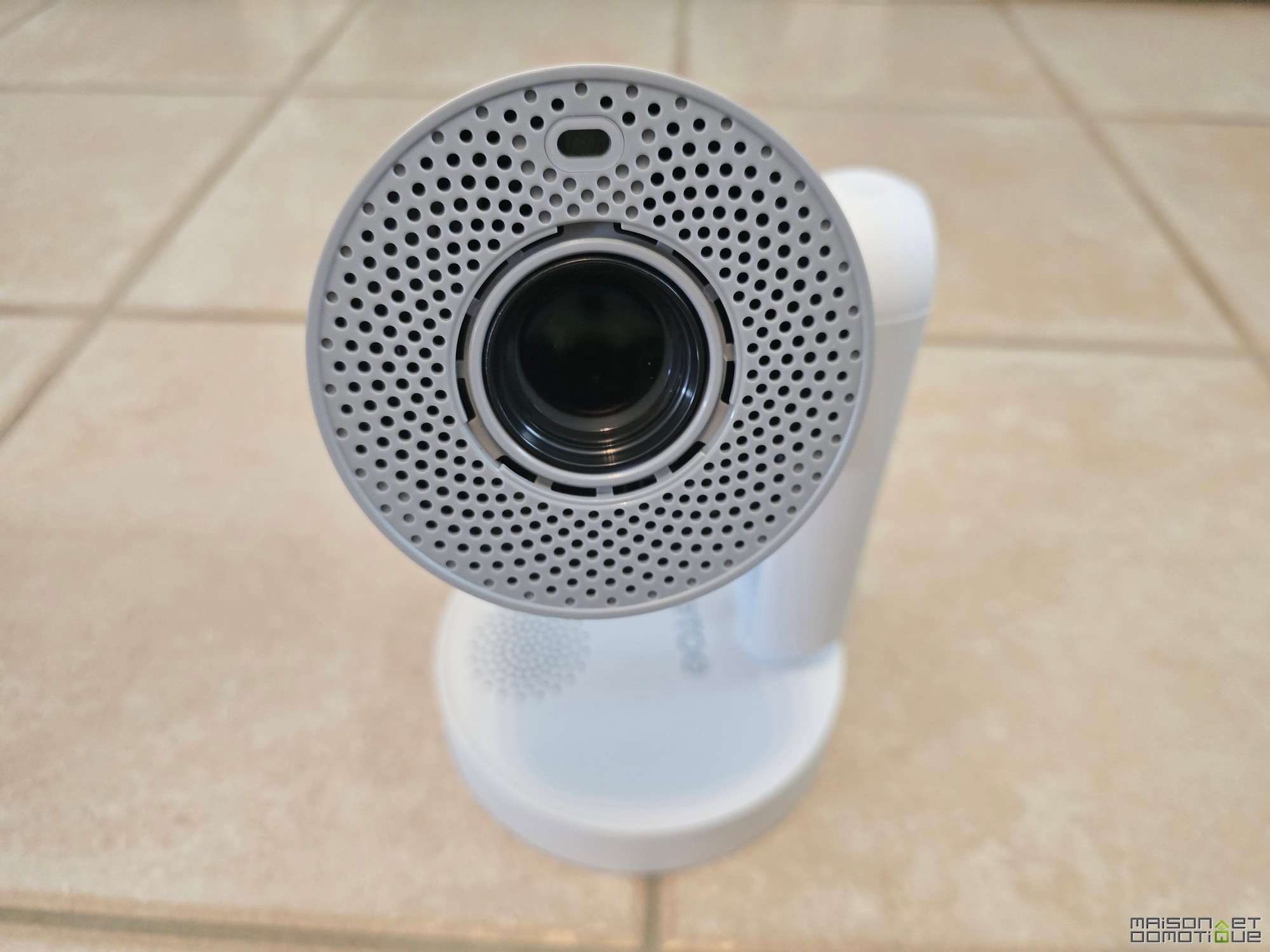 Test ETOE Starfish: between design lamp, Android TV and cinema under ...