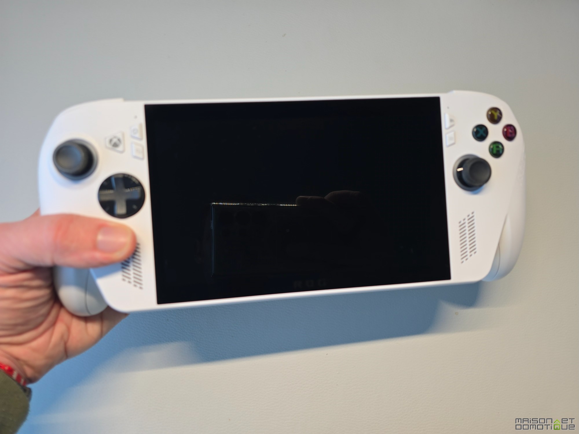 Test Asus ROG Xbox Ally: mini PC or portable Xbox? Spoiler... it’s both ...