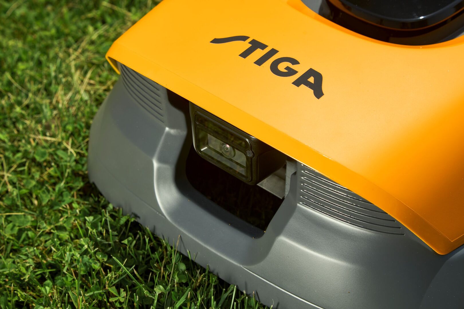Le summum de l'autonomie dans votre jardin : ces robots tondeuses STIGA ...