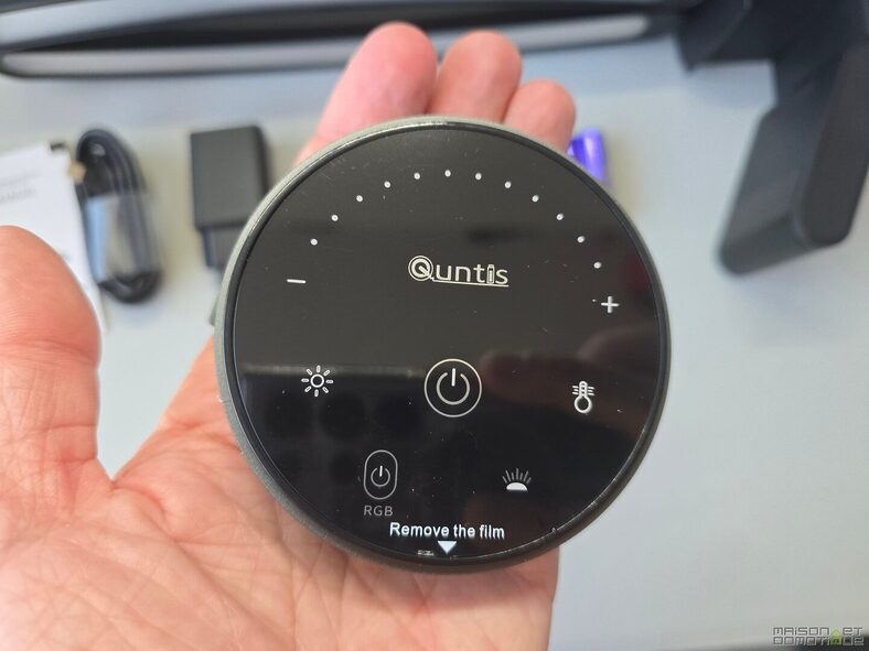 Test : La nouvelle Quntis pliable fait bien plus qu’éclairer un écran ...